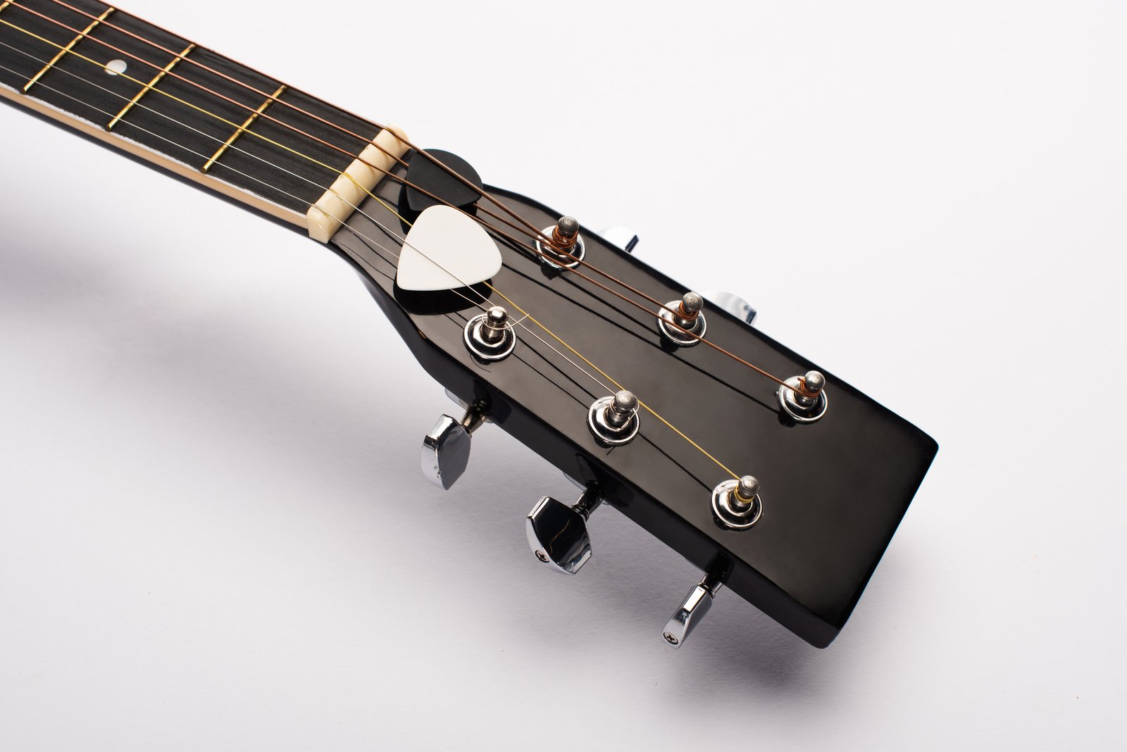 ¿Se puede usar una moneda como púa de guitarra?